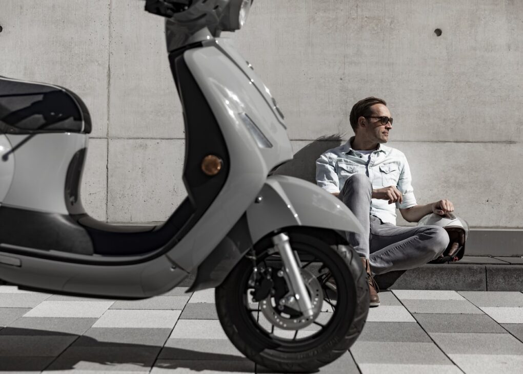 The Top 15 Worst Military Vehicles - Canon Scooter - Mark 1 Tank - KV-2